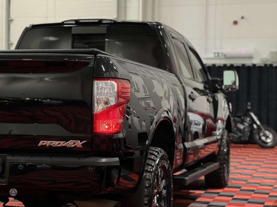 Melns Nissan Titan 2019 Viļņa, ar dzinēja tilpumu 4.98 L un nobraukumu 331 tūkst. km par 21990 €, foto 10 vietnē AUTOMOTO.COM.LV