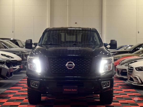 Melns Nissan Titan 2019 Viļņa, ar dzinēja tilpumu 4.98 L un nobraukumu 331 tūkst. km par 14990 €, foto 2 vietnē AUTOMOTO.COM.LV