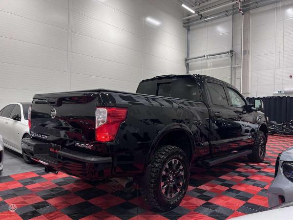 Melns Nissan Titan 2019 Viļņa, ar dzinēja tilpumu 4.98 L un nobraukumu 331 tūkst. km par 14990 €, foto 4 vietnē AUTOMOTO.COM.LV