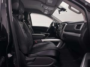Черный Ниссан Титан 2019 в Вильнюс, объемом двигателя 4.98 л и пробегом 331 тыс. км за 14990 €, фото 21 на AUTOMOTO.COM.LV