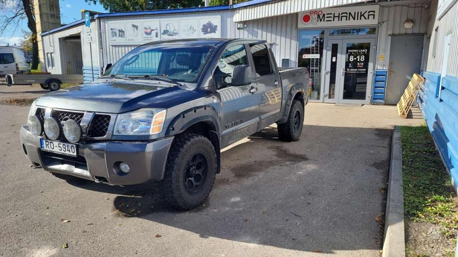 Pelēks Nissan Titan 2007 Jelgava, ar dzinēja tilpumu 5.60 L un nobraukumu 230 tūkst. km par 14520 €, foto 2 vietnē AUTOMOTO.COM.LV
