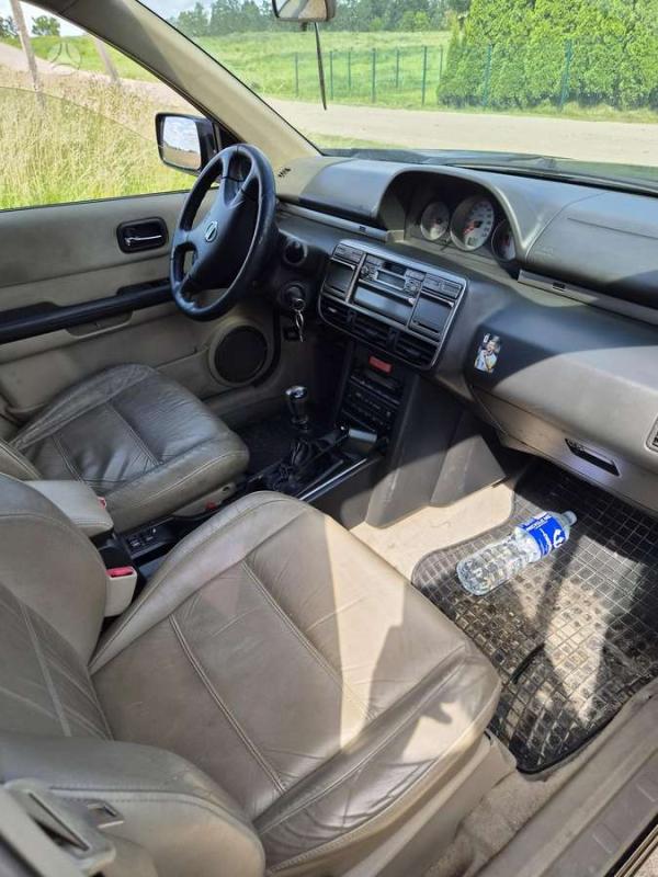 Melns Nissan X-Trail 2001 Alīta, ar dzinēja tilpumu 0.00 L un nobraukumu 288 tūkst. km par 1900 €, foto 4 vietnē AUTOMOTO.COM.LV