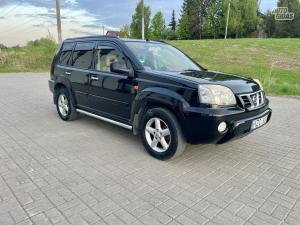 Melns Nissan X-Trail 2002 Viļņa, ar dzinēja tilpumu 2.20 L un nobraukumu 357 tūkst. km par 2450 €, foto  vietnē AUTOMOTO.COM.LV