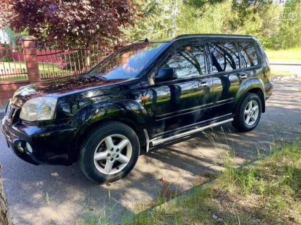 Black Nissan X-Trail 2002 in Vilnius, with an engine capacity of 2.20 L and mileage of 357 thousand km for 1900 €, photo 4 on AUTOMOTO.COM.LV