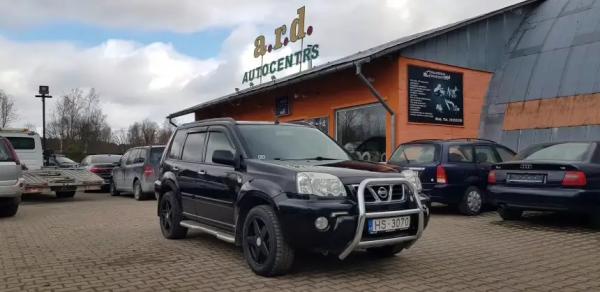 Melns Nissan X-Trail 2002 Valmiera, ar dzinēja tilpumu 2.20 L un nobraukumu 297 tūkst. km par 2400 €, foto 1 vietnē AUTOMOTO.COM.LV