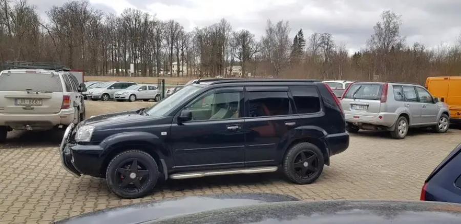 Melns Nissan X-Trail 2002 Valmiera, ar dzinēja tilpumu 2.20 L un nobraukumu 297 tūkst. km par 2400 €, foto 7 vietnē AUTOMOTO.COM.LV