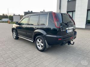 Black Nissan X-Trail 2002 in Vilnius, with an engine capacity of 2.20 L and mileage of 357 thousand km for 1600 €, photo 5 on AUTOMOTO.COM.LV
