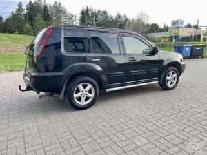 Black Nissan X-Trail 2002 in Vilnius, with an engine capacity of 2.20 L and mileage of 357 thousand km for 1600 €, photo 8 on AUTOMOTO.COM.LV