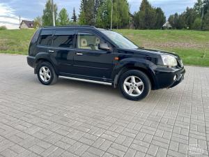 Black Nissan X-Trail 2002 in Vilnius, with an engine capacity of 2.20 L and mileage of 357 thousand km for 1600 €, photo 9 on AUTOMOTO.COM.LV