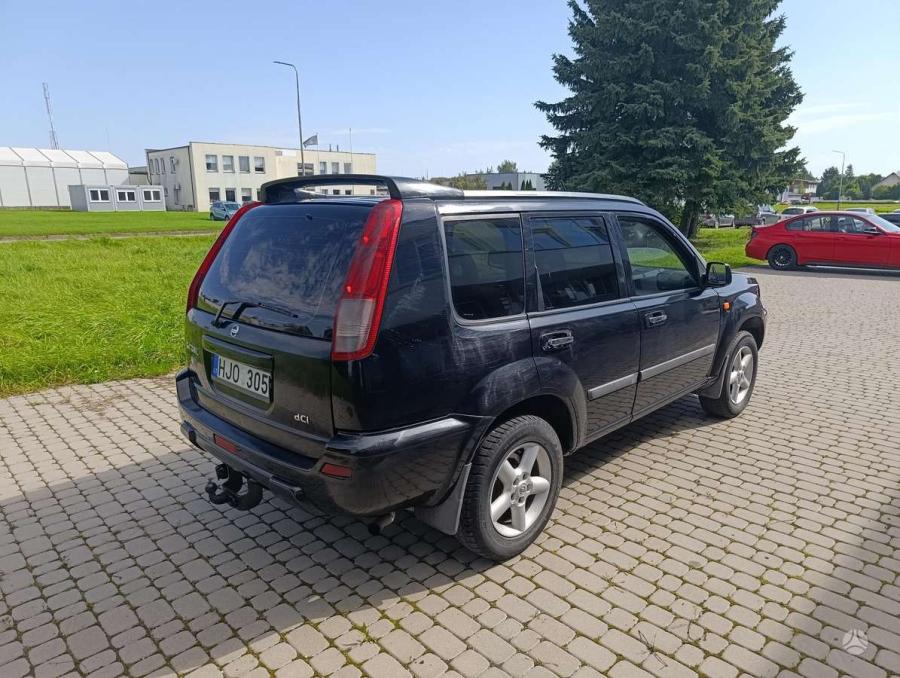Black Nissan X-Trail 2002 in Kaisiadorys, with an engine capacity of 2.00 L and mileage of 310 thousand km for 1500 €, photo 3 on AUTOMOTO.COM.LV