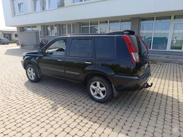 Nissan X-Trail 2002 in Kaisiadorys on AUTOMOTO.COM.LV Black Nissan X-Trail 2002 in Kaisiadorys, with an engine capacity of 2.00 L and mileage of 310 thousand km for 1500 €, photo 4 on AUTOMOTO.COM.LV