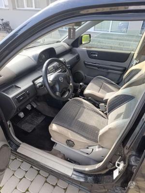 Black Nissan X-Trail 2002 in Kaisiadorys, with an engine capacity of 2.00 L and mileage of 310 thousand km for 1500 €, photo 6 on AUTOMOTO.COM.LV