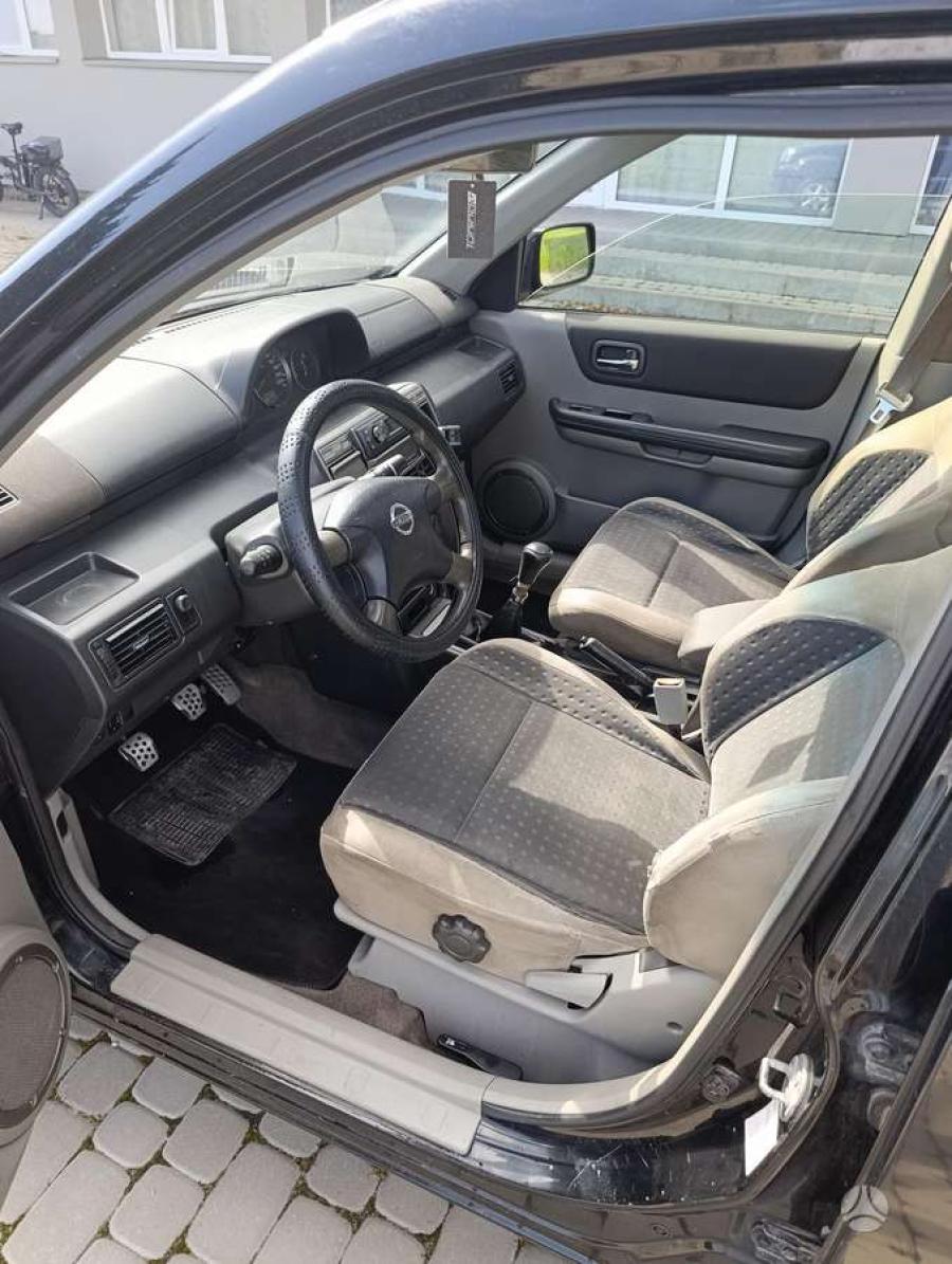 Black Nissan X-Trail 2002 in Kaisiadorys, with an engine capacity of 2.00 L and mileage of 310 thousand km for 1500 €, photo 6 on AUTOMOTO.COM.LV