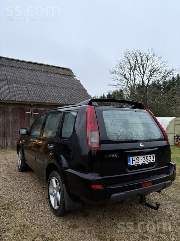 Black Nissan X-Trail 2003 in Daugavpils, with an engine capacity of 2.20 L and mileage of 342 thousand km for 1600 €, photo 3 on AUTOMOTO.COM.LV