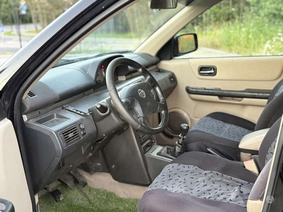 Black Nissan X-Trail 2003 in Vilnius, with an engine capacity of 0.00 L and mileage of 310 thousand km for 1700 €, photo 7 on AUTOMOTO.COM.LV