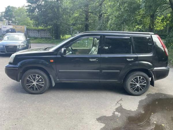 Black Nissan X-Trail 2003 in Jurmala, with an engine capacity of 2.20 L and mileage of 284 thousand km for 890 €, photo 2 on AUTOMOTO.COM.LV
