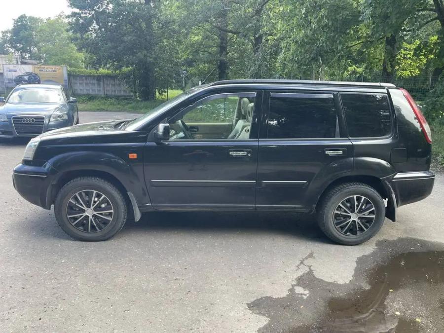 Black Nissan X-Trail 2003 in Jurmala, with an engine capacity of 2.20 L and mileage of 284 thousand km for 890 €, photo 3 on AUTOMOTO.COM.LV