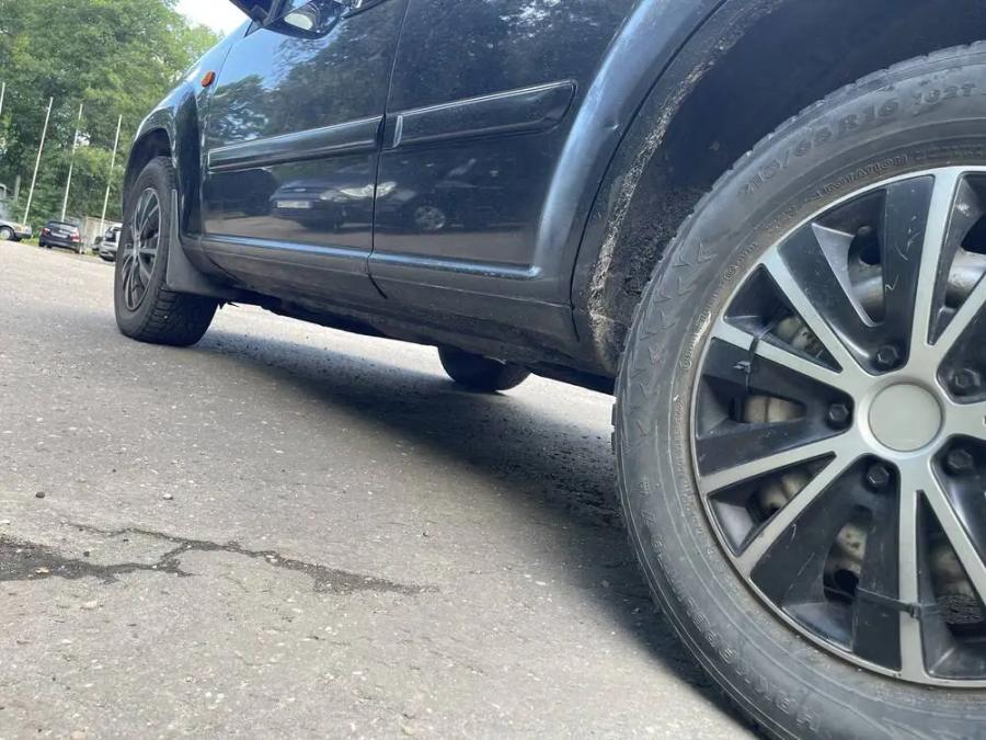 Black Nissan X-Trail 2003 in Jurmala, with an engine capacity of 2.20 L and mileage of 284 thousand km for 890 €, photo 5 on AUTOMOTO.COM.LV