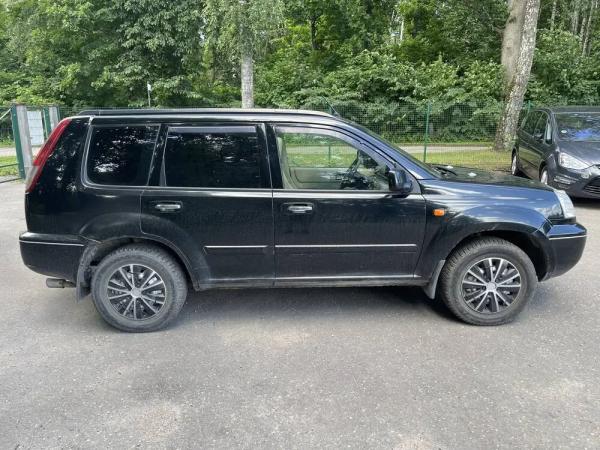 Black Nissan X-Trail 2003 in Jurmala, with an engine capacity of 2.20 L and mileage of 284 thousand km for 890 €, photo 8 on AUTOMOTO.COM.LV