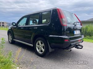 Black Nissan X-Trail 2003 in Tartu, with an engine capacity of 2.20 L and mileage of 0 thousand km for 3490 €, photo 8 on AUTOMOTO.COM.LV