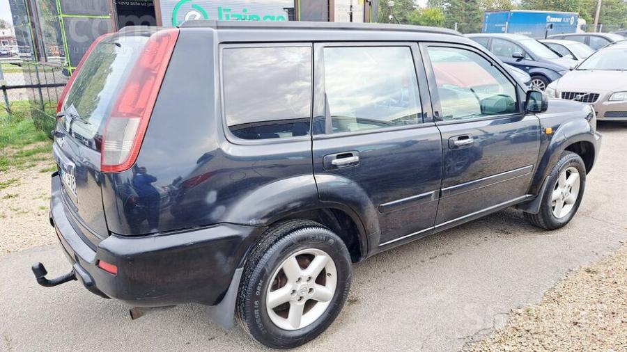 Black Nissan X-Trail 2003 in Riga, with an engine capacity of 2.20 L and mileage of 259 thousand km for 1600 €, photo 5 on AUTOMOTO.COM.LV