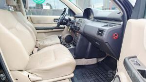 Black Nissan X-Trail 2003 in Riga, with an engine capacity of 2.20 L and mileage of 259 thousand km for 1600 €, photo 7 on AUTOMOTO.COM.LV