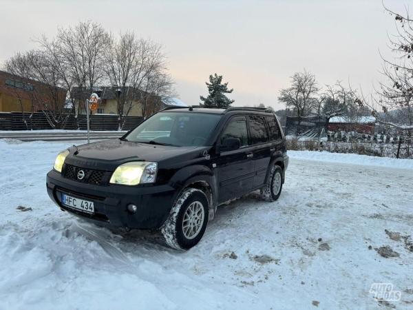 Black Nissan X-Trail 2004 in Kaunas, with an engine capacity of 2.20 L and mileage of 317 thousand km for 3250 €, photo 1 on AUTOMOTO.COM.LV