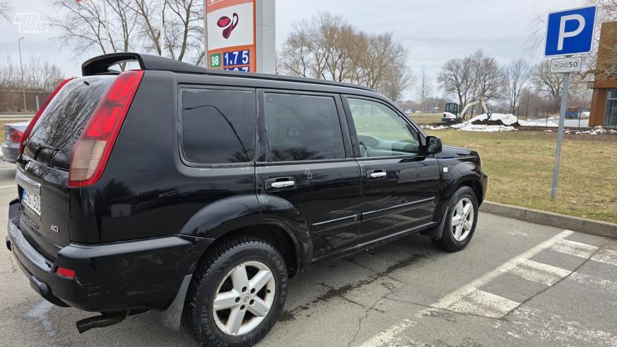 Melns Nissan X-Trail 2004 Klaipėda, ar dzinēja tilpumu 2.20 L un nobraukumu 230 tūkst. km par 2200 €, foto 2 vietnē AUTOMOTO.COM.LV