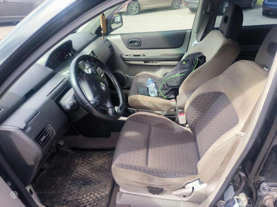Melns Nissan X-Trail 2004 Kauņa, ar dzinēja tilpumu 2.18 L un nobraukumu 390 tūkst. km par 1700 €, foto 14 vietnē AUTOMOTO.COM.LV