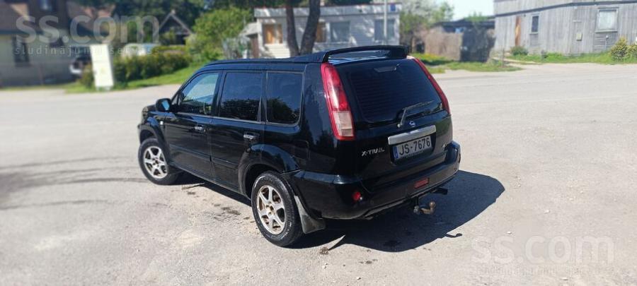 Black Nissan X-Trail 2004 in Limbazi, with an engine capacity of 2.20 L and mileage of 245 thousand km for 1000 €, photo 3 on AUTOMOTO.COM.LV