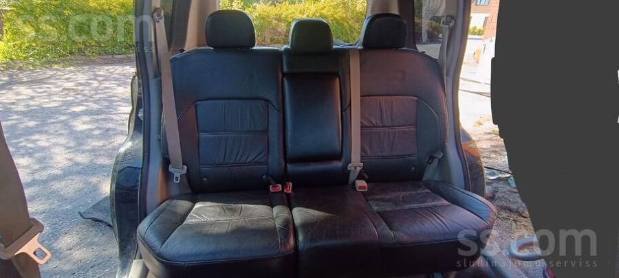 Black Nissan X-Trail 2004 in Limbazi, with an engine capacity of 2.20 L and mileage of 245 thousand km for 1000 €, photo 5 on AUTOMOTO.COM.LV