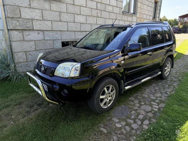 Black Nissan X-Trail 2004 in Jonava, with an engine capacity of 2.18 L and mileage of 277 thousand km for 1950 €, photo 1 on AUTOMOTO.COM.LV