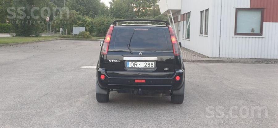 Black Nissan X-Trail 2004 in Riga, with an engine capacity of 2.20 L and mileage of 246 thousand km for 2000 €, photo 7 on AUTOMOTO.COM.LV