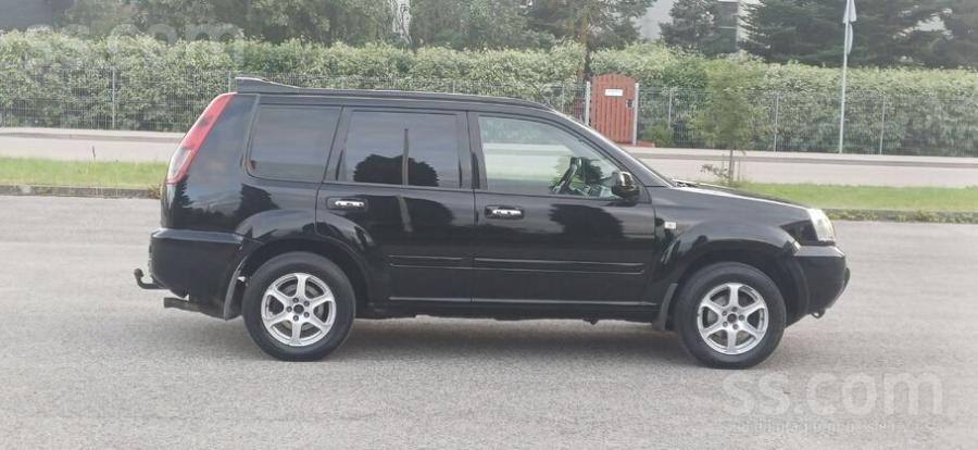 Black Nissan X-Trail 2004 in Riga, with an engine capacity of 2.20 L and mileage of 246 thousand km for 2000 €, photo 8 on AUTOMOTO.COM.LV