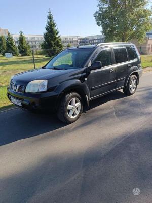 Melns Nissan X-Trail 2004 Kauņa, ar dzinēja tilpumu 2.18 L un nobraukumu 391 tūkst. km par 1700 €, foto  vietnē AUTOMOTO.COM.LV