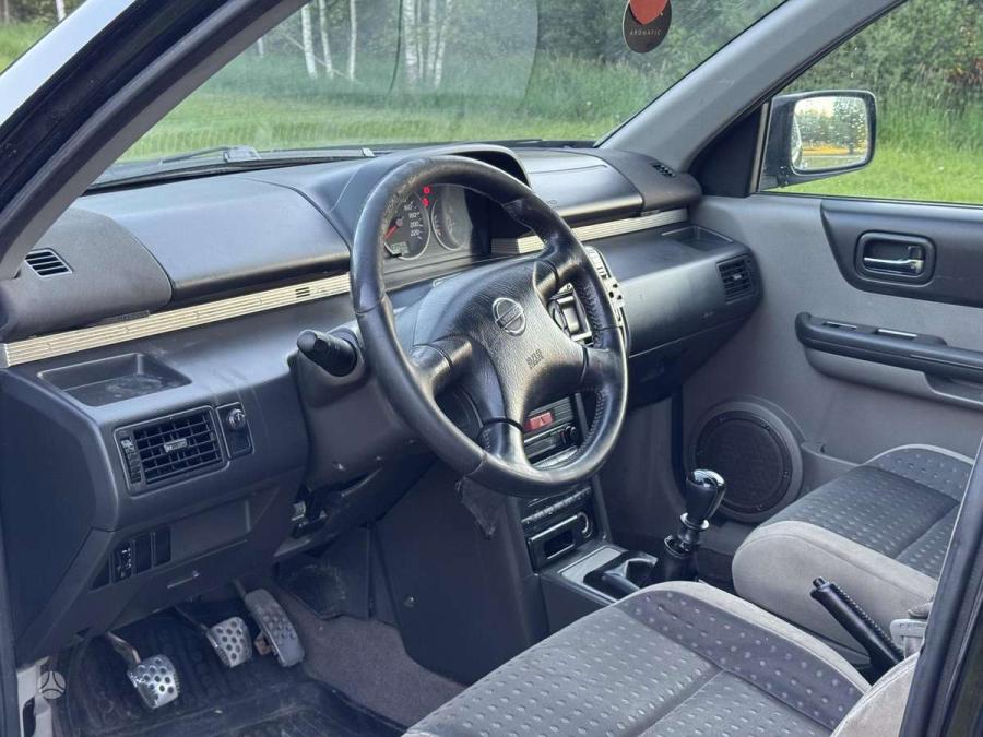Black Nissan X-Trail 2004 in Radviliskis, with an engine capacity of 2.20 L and mileage of 283 thousand km for 1500 €, photo 12 on AUTOMOTO.COM.LV