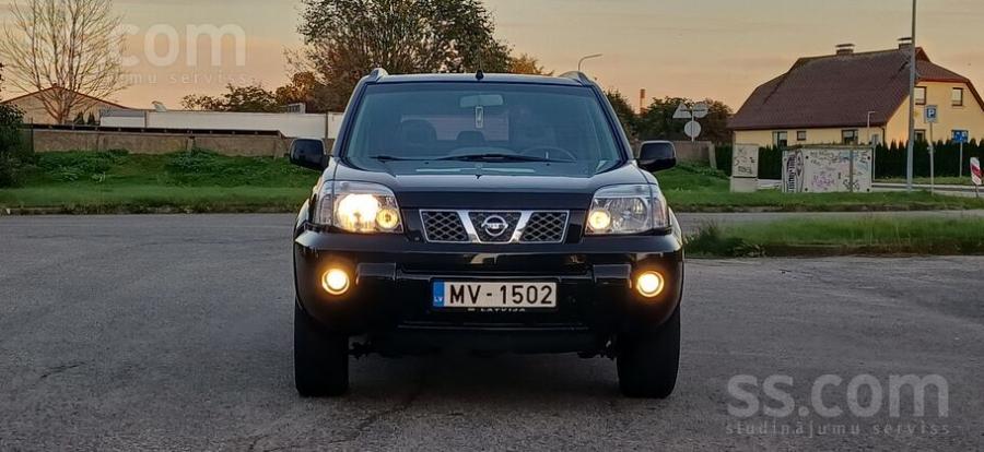 Black Nissan X-Trail 2004 in Riga, with an engine capacity of 2.20 L and mileage of 263 thousand km for 2600 €, photo 3 on AUTOMOTO.COM.LV