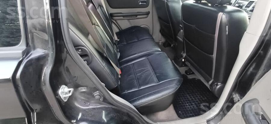 Black Nissan X-Trail 2004 in Riga, with an engine capacity of 2.20 L and mileage of 263 thousand km for 2600 €, photo 14 on AUTOMOTO.COM.LV