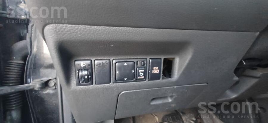 Black Nissan X-Trail 2004 in Riga, with an engine capacity of 2.20 L and mileage of 263 thousand km for 2600 €, photo 18 on AUTOMOTO.COM.LV
