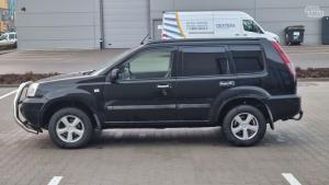 Black Nissan X-Trail 2005 in Vilnius, with an engine capacity of 2.20 L and mileage of 263 thousand km for 2250 €, photo 2 on AUTOMOTO.COM.LV