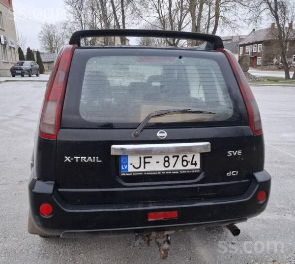 Black Nissan X-Trail 2005 in Balvi, with an engine capacity of 2.20 L and mileage of 375 thousand km for 1000 €, photo 3 on AUTOMOTO.COM.LV