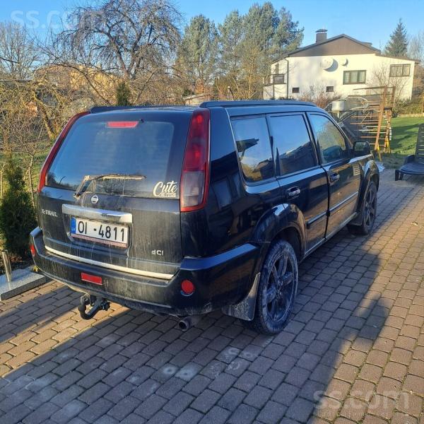 Black Nissan X-Trail 2005 in Jelgava, with an engine capacity of 2.20 L and mileage of 253 thousand km for 900 €, photo 3 on AUTOMOTO.COM.LV