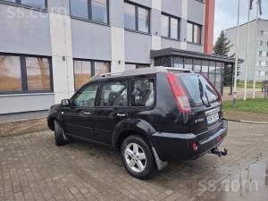 Black Nissan X-Trail 2005 in Bauska, with an engine capacity of 2.20 L and mileage of 263 thousand km for 1900 €, photo 3 on AUTOMOTO.COM.LV