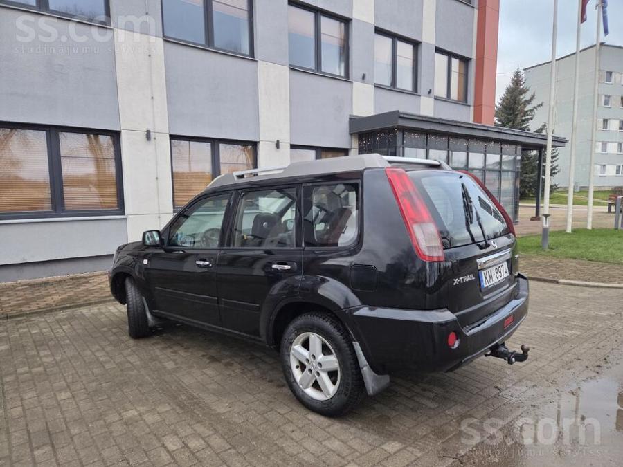 Black Nissan X-Trail 2005 in Bauska, with an engine capacity of 2.20 L and mileage of 263 thousand km for 1900 €, photo 3 on AUTOMOTO.COM.LV