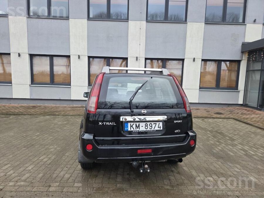 Black Nissan X-Trail 2005 in Bauska, with an engine capacity of 2.20 L and mileage of 263 thousand km for 1900 €, photo 4 on AUTOMOTO.COM.LV