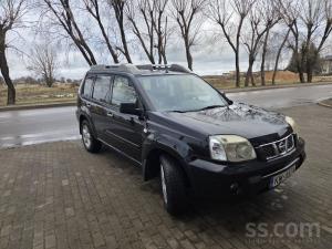 Black Nissan X-Trail 2005 in Bauska, with an engine capacity of 2.20 L and mileage of 263 thousand km for 1900 €, photo 6 on AUTOMOTO.COM.LV