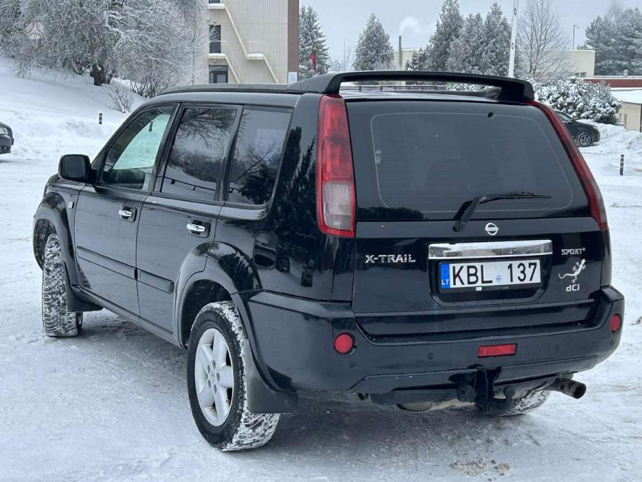 Black Nissan X-Trail 2005 in Ukmerge, with an engine capacity of 2.18 L and mileage of 272 thousand km for 2650 €, photo 3 on AUTOMOTO.COM.LV
