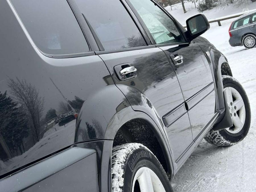 Black Nissan X-Trail 2005 in Ukmerge, with an engine capacity of 2.18 L and mileage of 272 thousand km for 2650 €, photo 5 on AUTOMOTO.COM.LV
