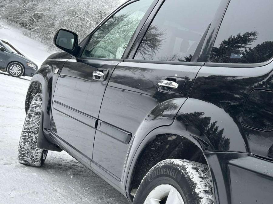 Black Nissan X-Trail 2005 in Ukmerge, with an engine capacity of 2.18 L and mileage of 272 thousand km for 2650 €, photo 6 on AUTOMOTO.COM.LV