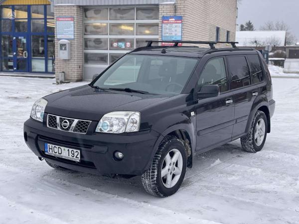 Black Nissan X-Trail 2005 in Moletai, with an engine capacity of 2.18 L and mileage of 283 thousand km for 2450 €, photo 1 on AUTOMOTO.COM.LV